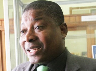 Escritor angolano John Bella lança romance na Biblioteca Pública dos ...