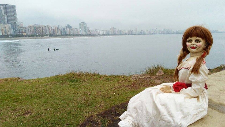 Boneca assassina do filme Annabelle 2 'passeia' pelo Brasil - Bahia ...
