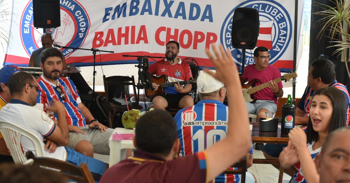Torcida do Bahia se reúne em Maceió antes de jogo decisivo do acesso à ...