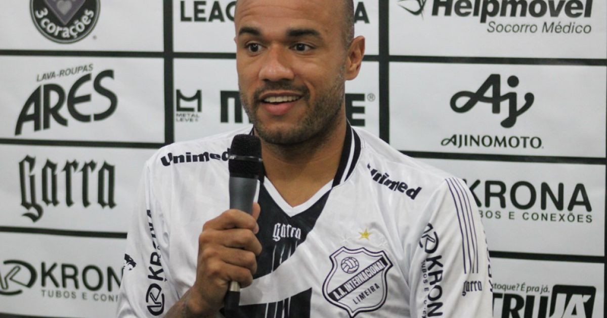 Ex-dupla Ba-Vi, Roger explica retorno aos gramados após pausa para ...