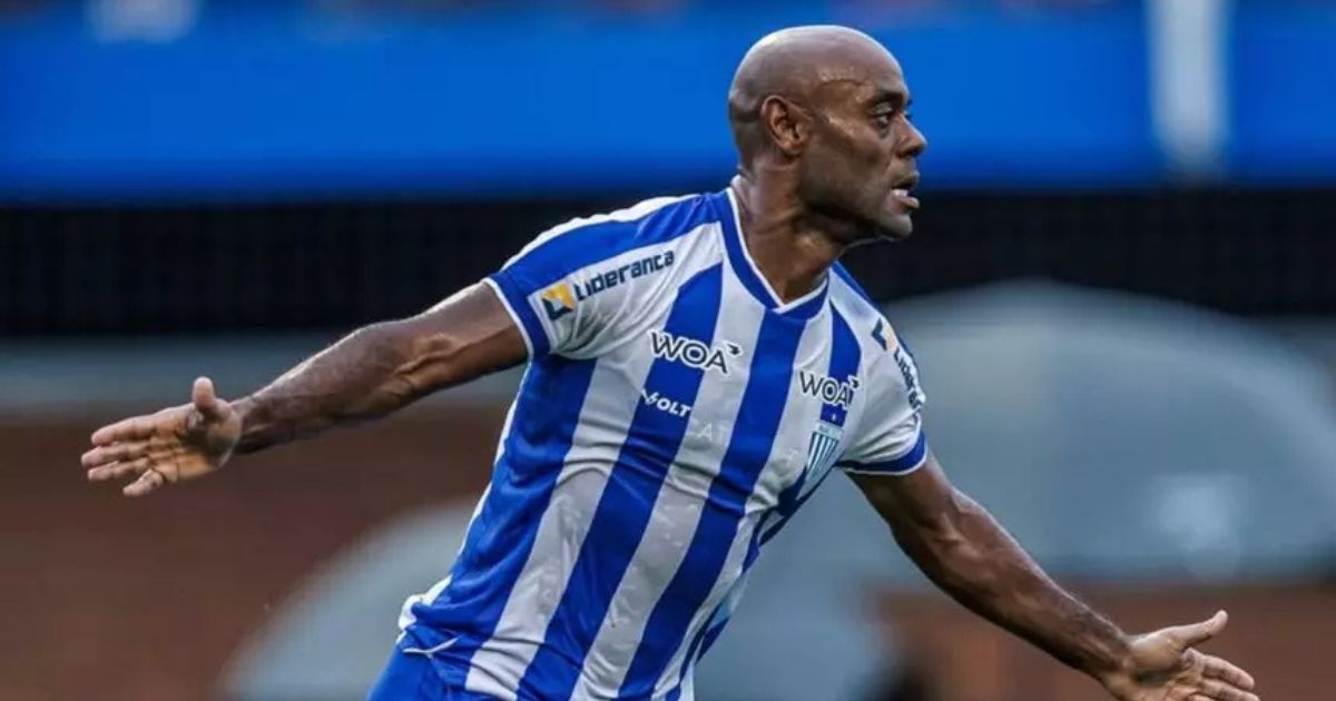 Aos 40 anos, Vagner Love é anunciado pelo Retrô, adversário do Bahia na ...