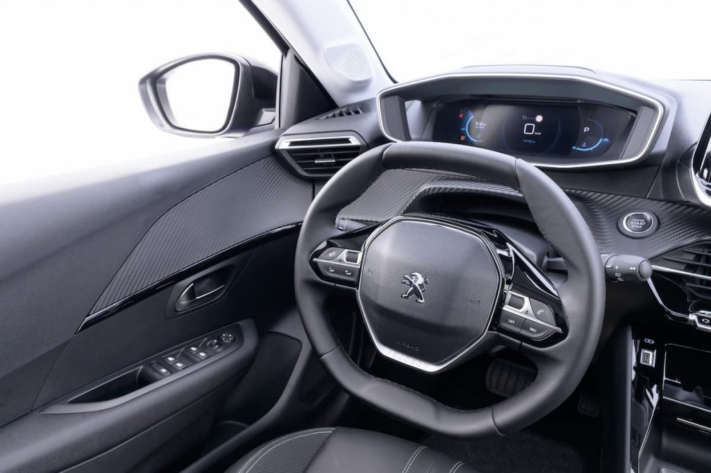 Autos e Motos: Peugeot 2008 GT eleva nível dos SUV's nacionais - Coluna ...