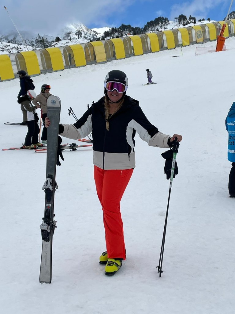 Carnaval na Neve: Ângelo David compartilha fotos curtindo com a família ...