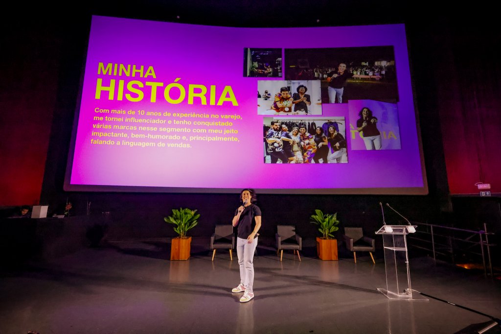 Marcio Kumruian e Felipe Theodoro palestram em evento no Salvador ...
