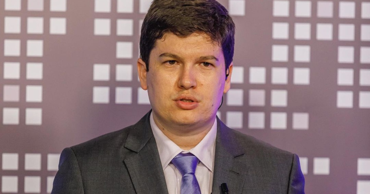 Dia do Jornalista: Victor Pinto diz que descobriu na infância a vocação ...