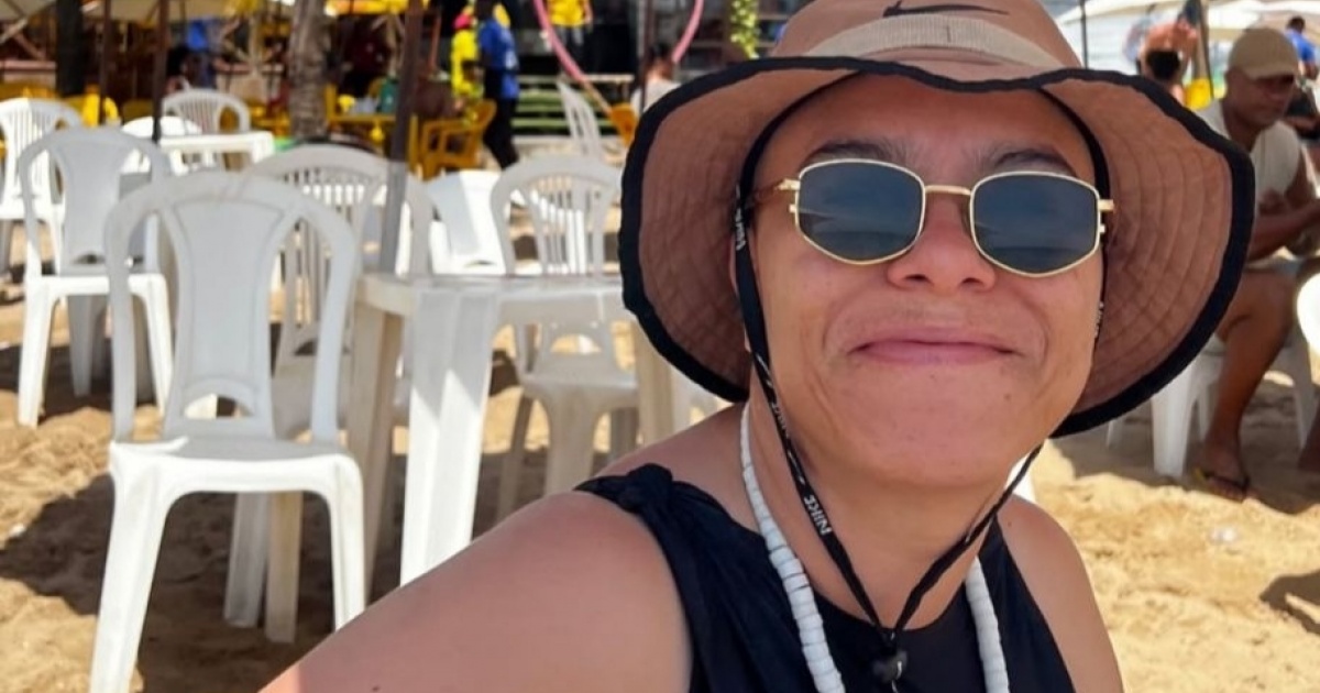 Após show na Concha Acústica, Maria Gadú curte momentos na Praia de Itapuã, em Salvador - Bahia ...