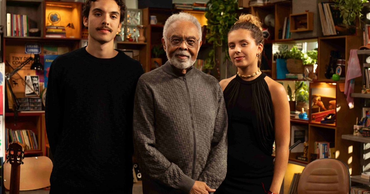 Encontro de gerações: Gilberto Gil canta ao lado dos netos Flor e Bento ...