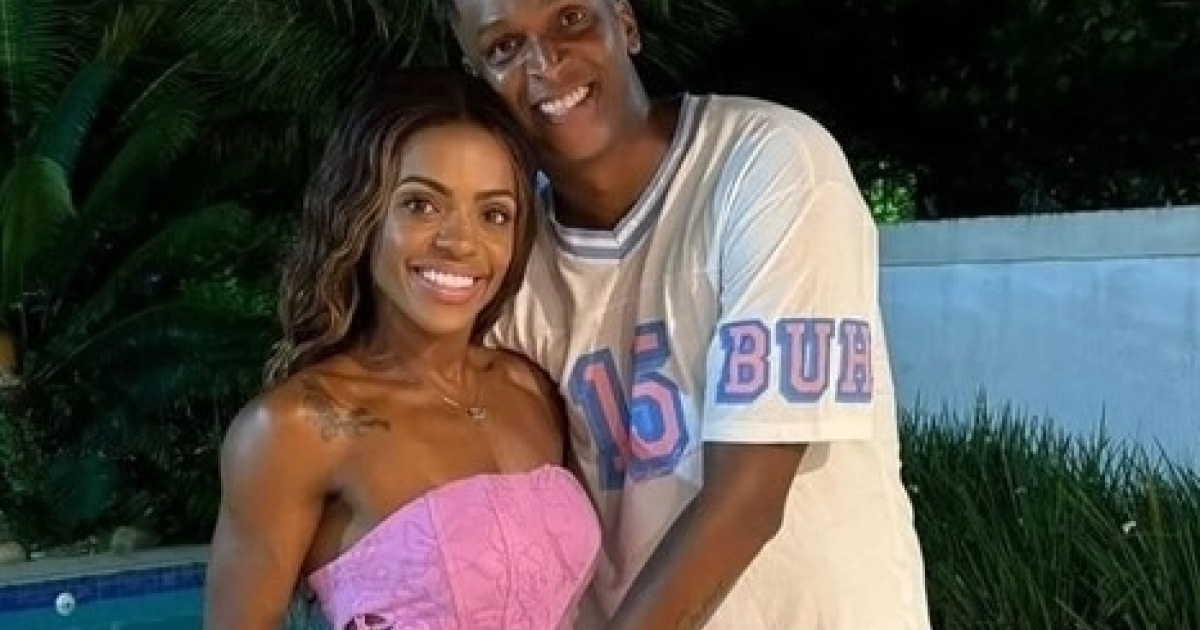 Mesmo após sexto filho fora do casamento, relacionamento do jogador Jô e esposa permanece ...