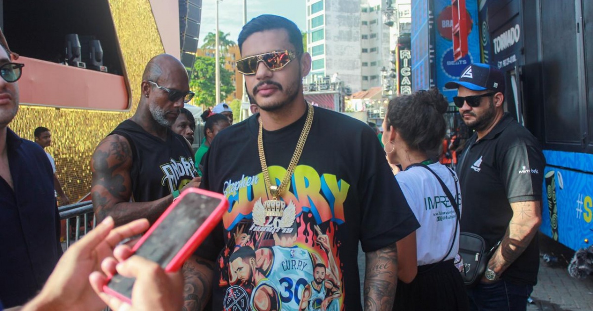 Rapper Hungria marca presença no circuito Dodô e presta homenagem a ...