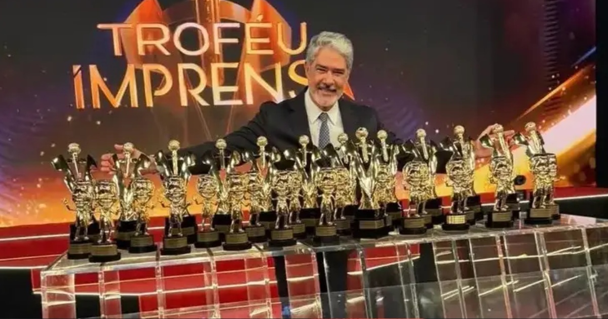 William Bonner ganha liberação da Globo para receber troféu no SBT ...