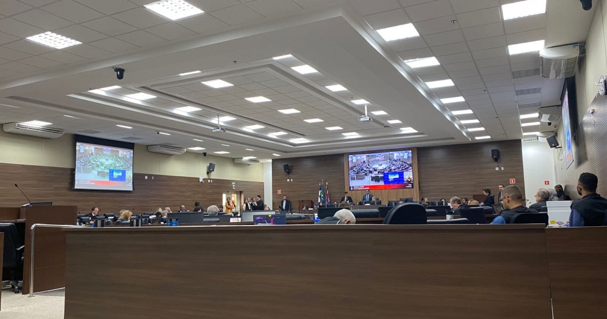 ”Celeuma do intervalo”: Pausa “tardia” da sessão do Pleno para refeição ...