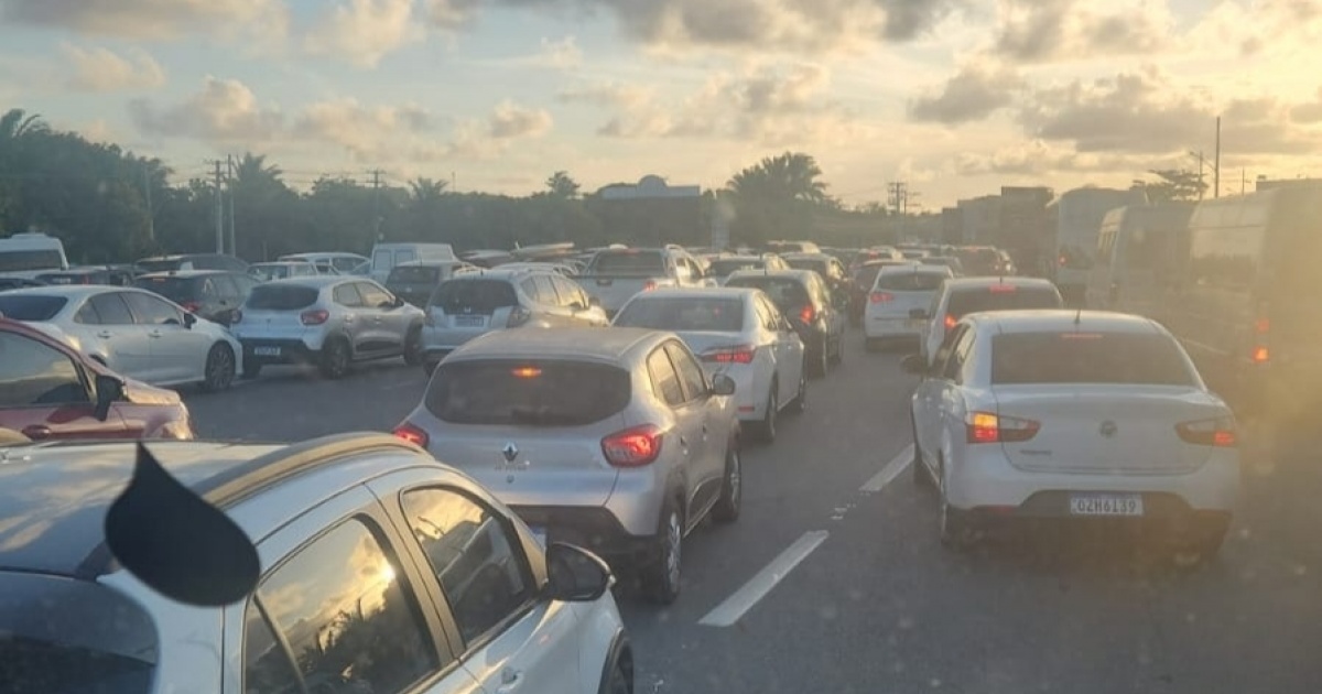 Retorno do feriado gera congestionamento em trechos da Linha Verde ...