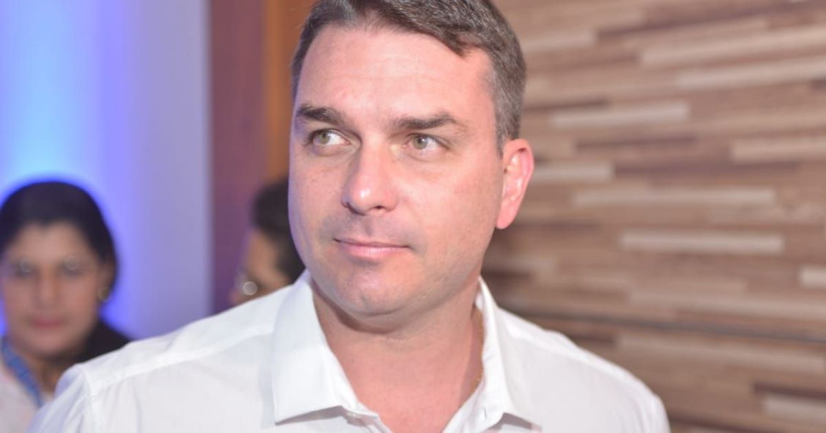Flávio Bolsonaro elogia Wassef e afirma: 'Nada fez de errado' - Bahia ...