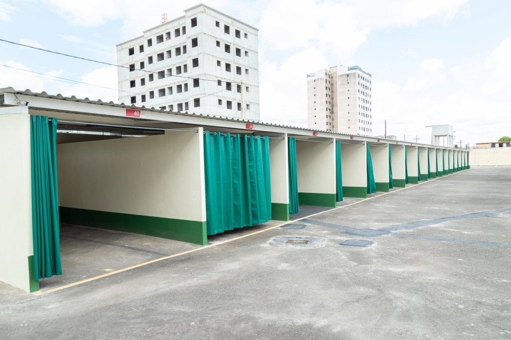 A moda agora é dentro do carro mesmo: Motel drive-in chega a Salvador ...