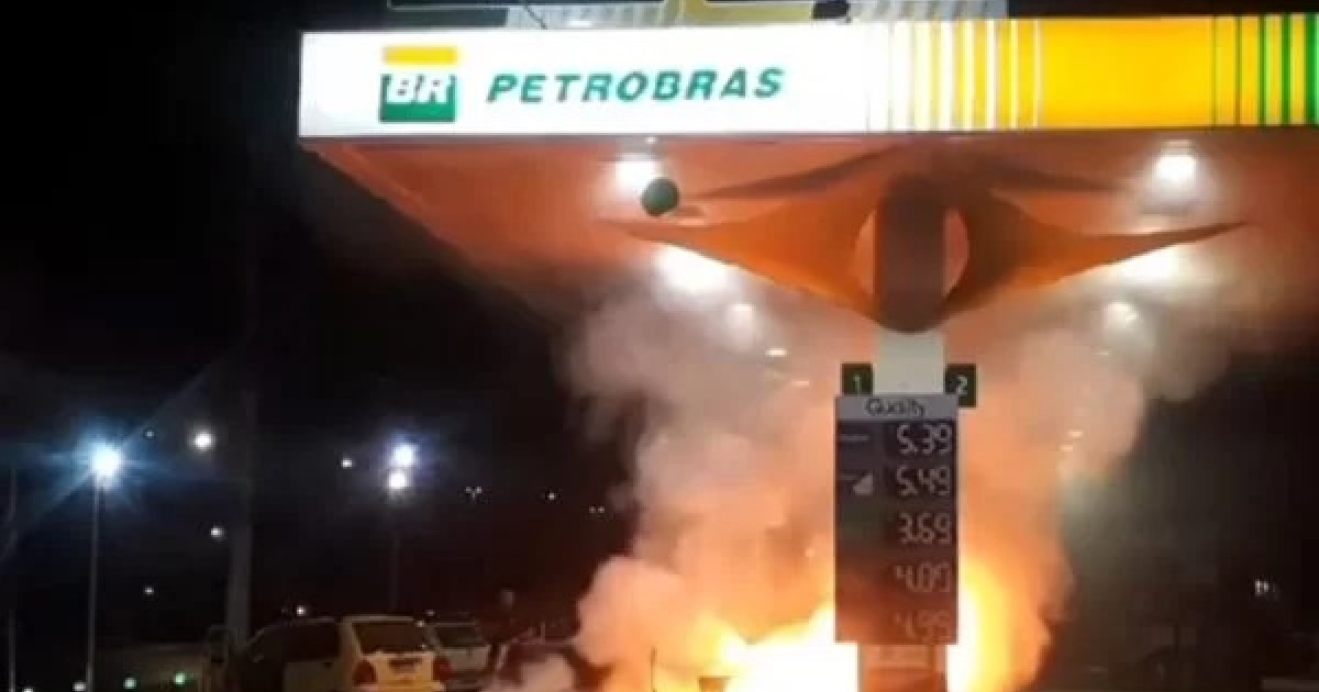 Bomba de combustível explode e causa incêndio em posto - Bahia Notícias