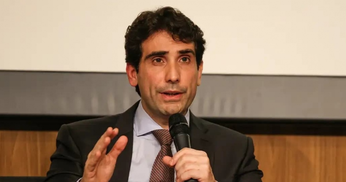 Banco Central diz que brasileiros gastam até R$ 30 bilhões por mês em ...