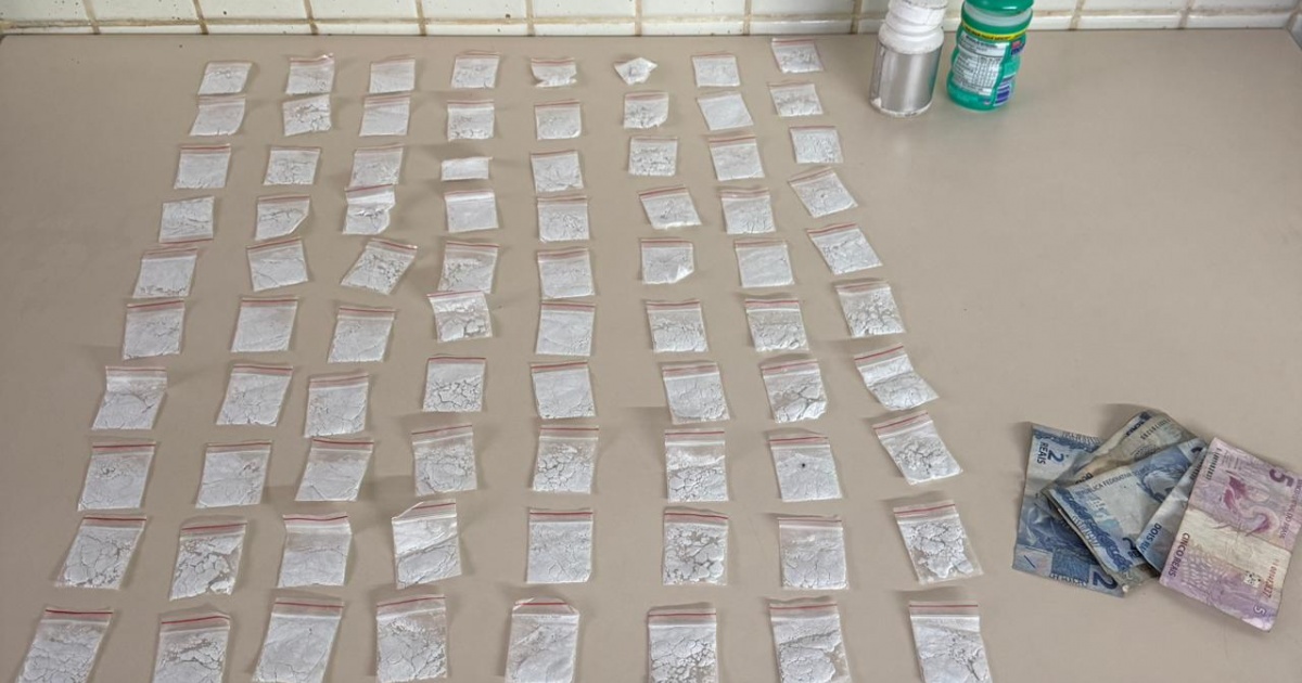 Suspeitas são presas pela PM em São Marcos com drogas escondidas em pote de chiclete - Bahia ...